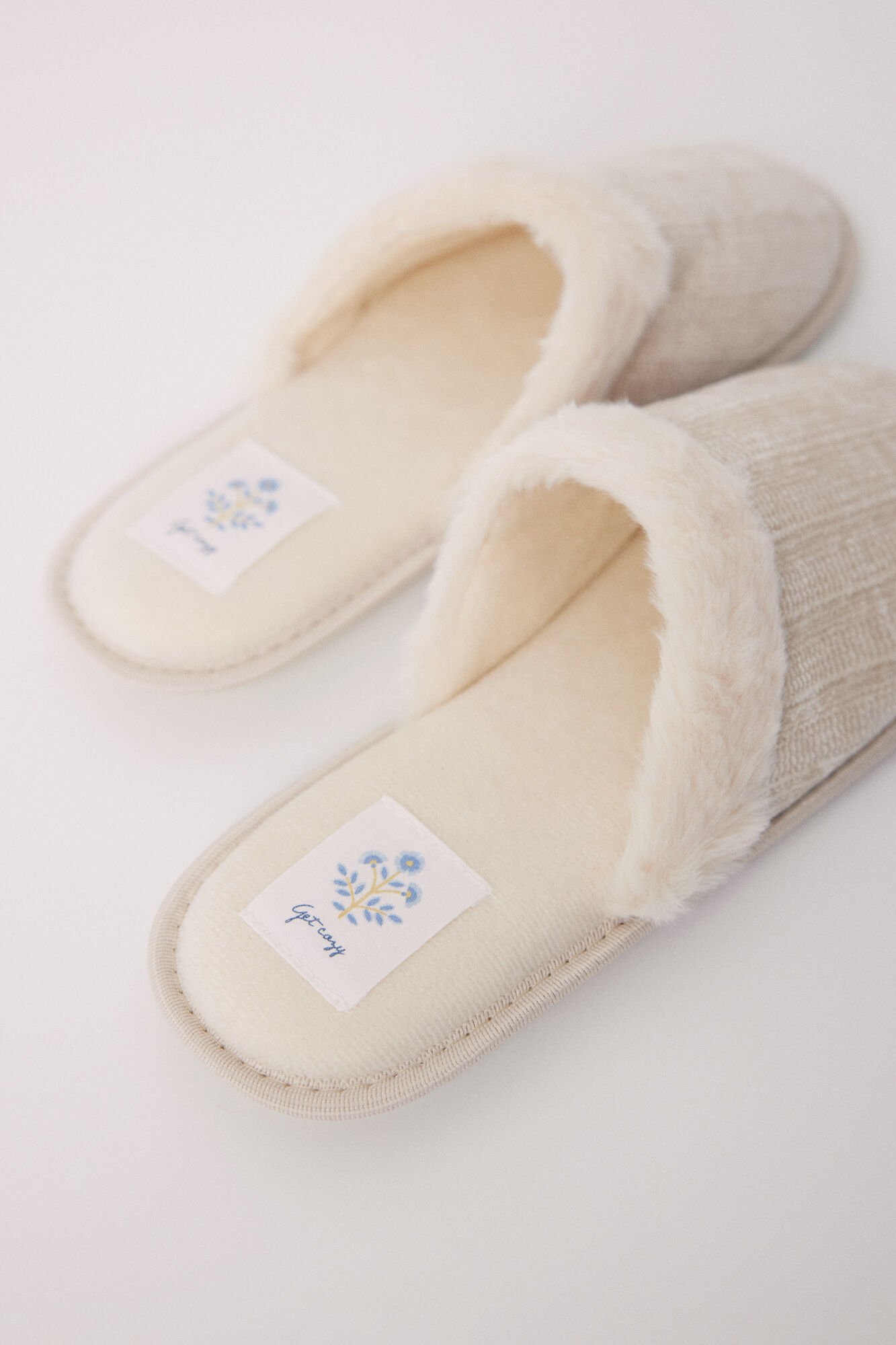 Ivory chenille house slippers – Labesny